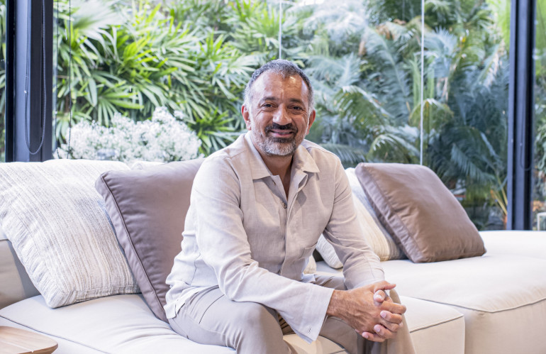 Marcus Ferreira assina showroom em parceira entre Momenttum eDecameron - Móveis de Valor