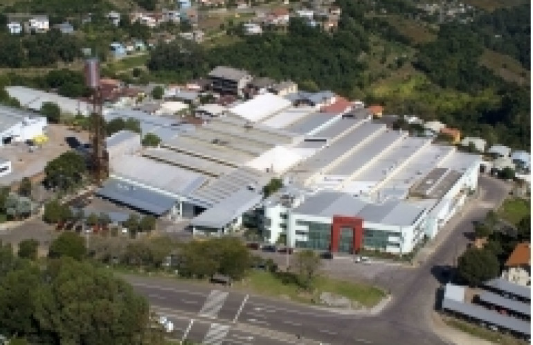 Bertolini comemora 44 anos - Móveis de Valor