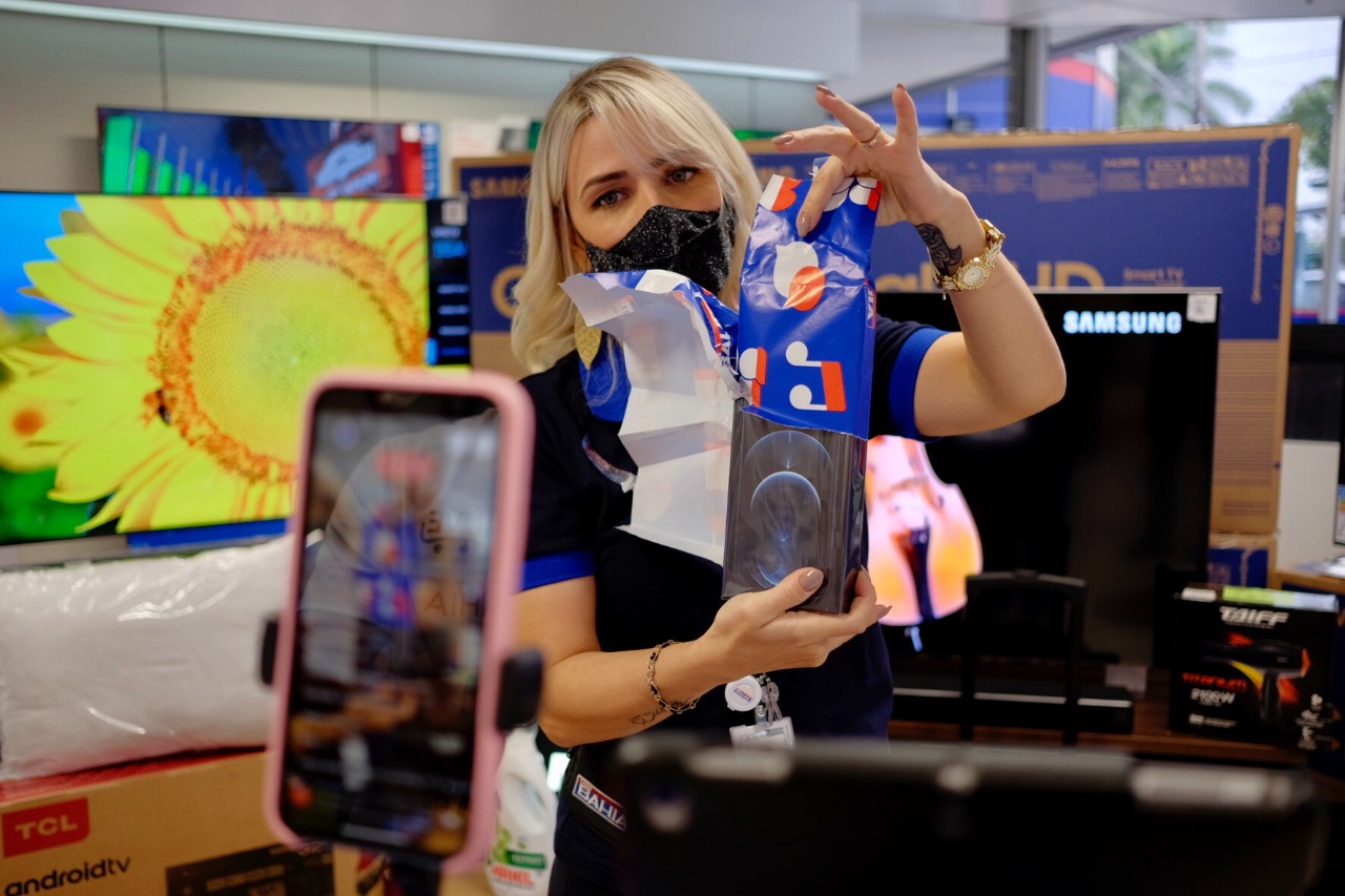 Casas Bahia realiza sua primeira live commerce no app - Móveis de Valor