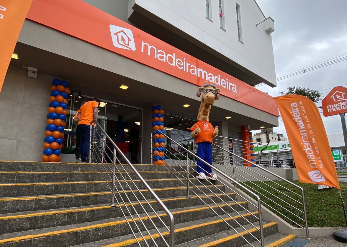 MadeiraMadeira inaugura seu 100° guide shop - Móveis de Valor